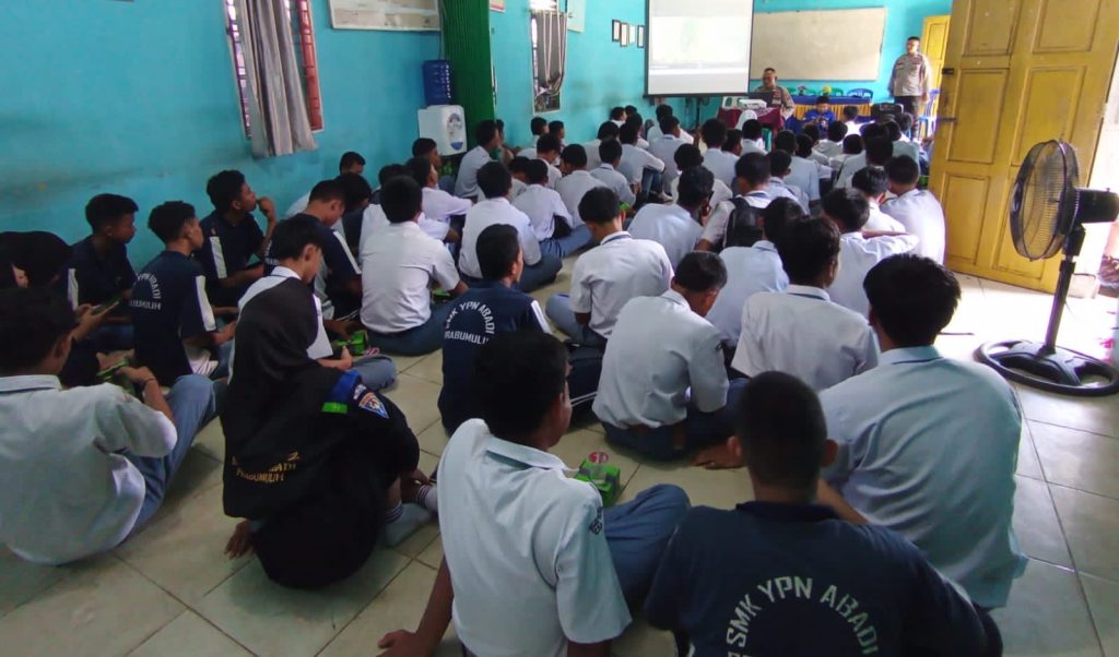Polres Prabumulih Edukasi Siswa SMK YPN ABADI Tentang Bahaya Kenakalan Remaja - VIA POST